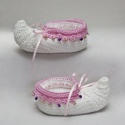 Ravelry: Elf and Fairy Booties pattern by Hearts & Wheels