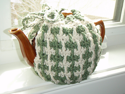Ravelry: Drawstring Tea Cozy pattern by Joan Barnett