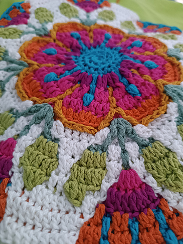 Ravelry: Olé Flower Pillow pattern by Yvonne van Zijl