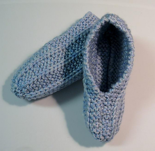 Ravelry: Pantoufles bleues pattern by 3petitesmailles