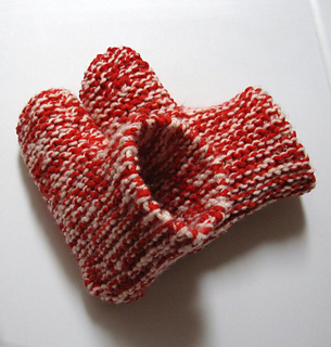 Ravelry: Pantoufles bottillons pattern by 3petitesmailles