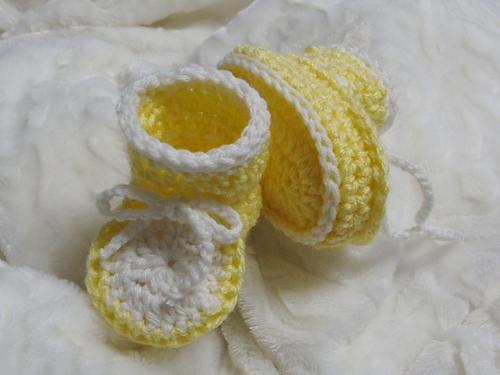 Ravelry: 65-Two-Color Booties / Chaussons deux couleurs pattern by ...