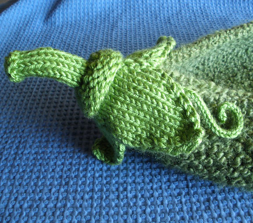 Ravelry: Pea Pod Photo Prop for Newborns pattern by Angie Hartley