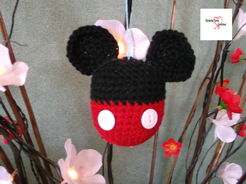 Ravelry: Minnie and Mickey Christmas Bauble pattern by Loopdy Loop Crochet
