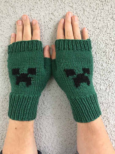 Ravelry: Minecraft creeper mittens pattern by 8-Bit Knit Nerd