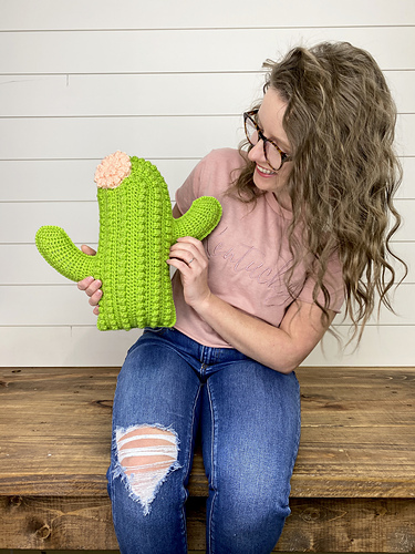 Ravelry: Crafty Cactus Pillow 2020 pattern by Ashley Stallsworth