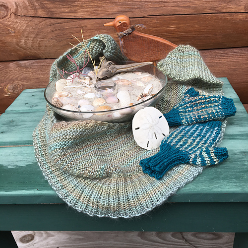 Ravelry: Knitty Bitty mitts pattern by Susan Ashcroft