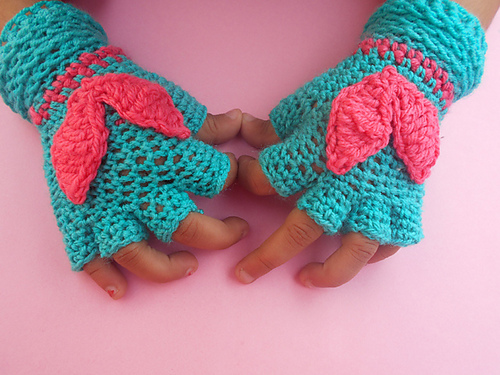 Ravelry: Children Fingerless Gloves pattern by AamraGul