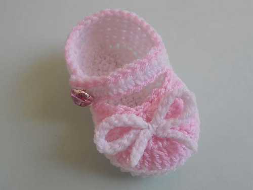 Ravelry: princess cute booties pattern by AamraGul