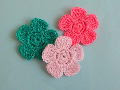 Ravelry: Beautiful Applique Flowers pattern by AamraGul