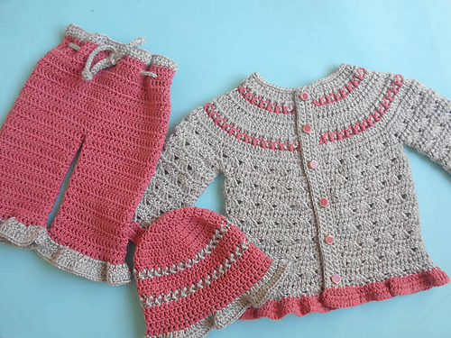 Ravelry: Baby Ruffles Pants pattern by AamraGul