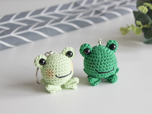 Ravelry: Frog keychain pattern by Varvara Nazarova