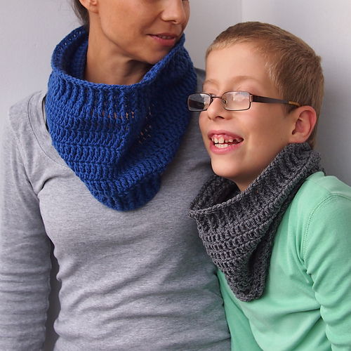 Ravelry: Basic cowl loop scarf child size pattern by Ana D