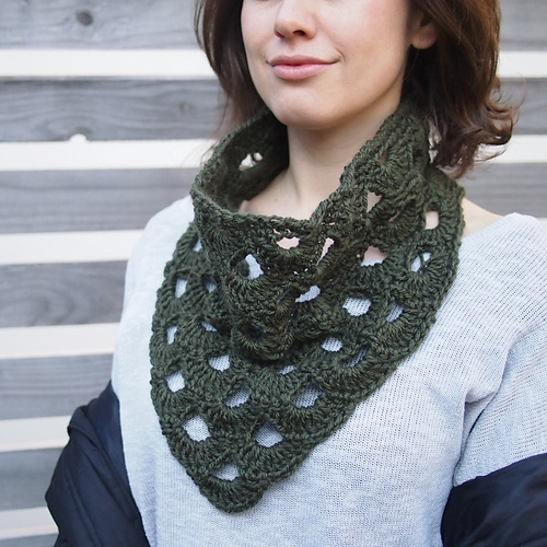 Ravelry: Weave triangle cowl pattern by Ana D