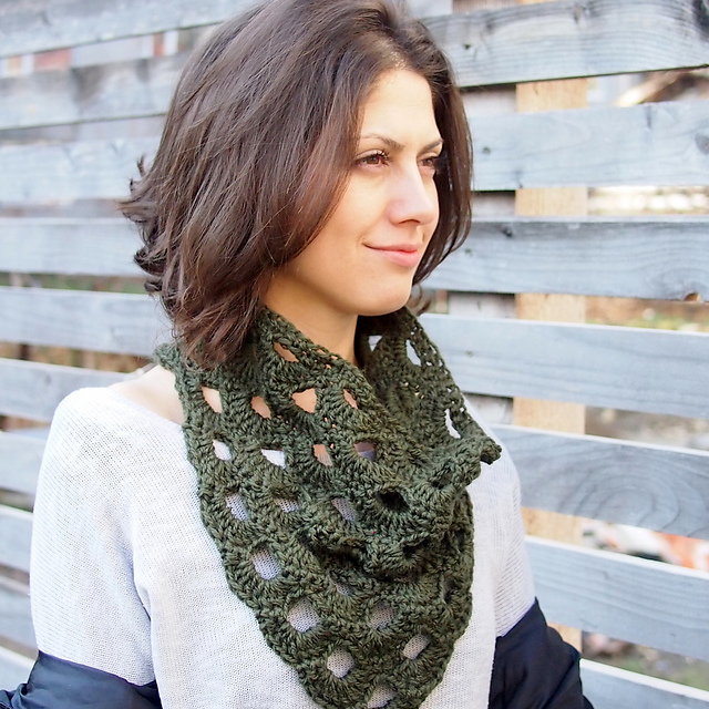 Ravelry: Weave triangle cowl pattern by Ana D