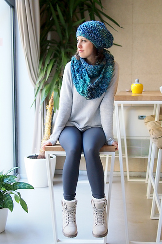 Ravelry: Best Friend Loop Scarf - cowl pattern by Ana D