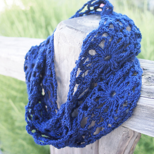 Ravelry: Flower Motif Loop Scarf pattern by Ana D
