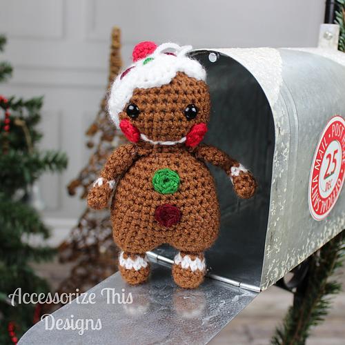 Ravelry: Gingerbread Photo Frame Ornament pattern by Darling Maple Designs