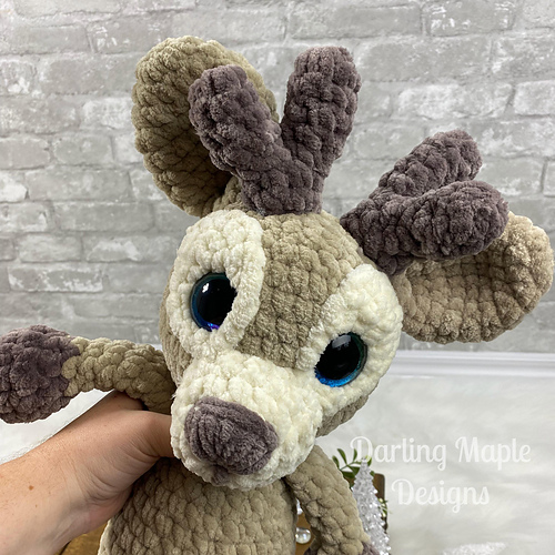 Ravelry: Flip Flop Deer pattern by Darling Maple Designs