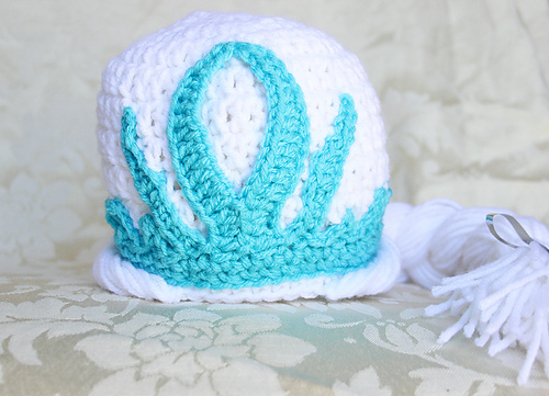 Ravelry: Crochet Crowned Elsa Hat pattern by Rebecca Lueck
