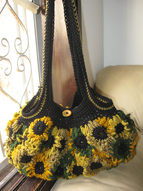Ravelry: Meladora's Crochet Flower Purse