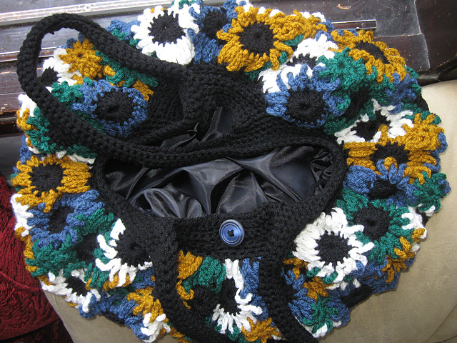Ravelry: Meladora's Crochet Flower Purse