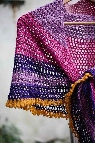 Ravelry: Trickle Shawl pattern by Annette Petavy
