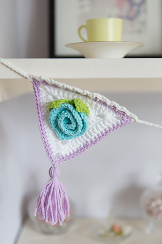 Ravelry: Spring Rose Garland pattern by Emma Du