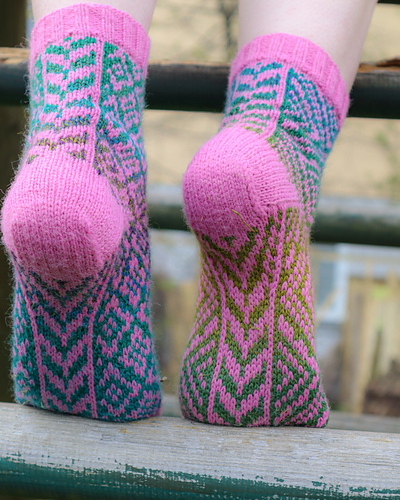 Ravelry: Square Me Up Socks pattern by Karolina Adamczyk
