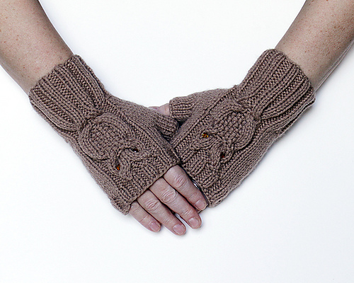 Ravelry: Knitted Owl Fingerless Mittens pattern by Albina Manning