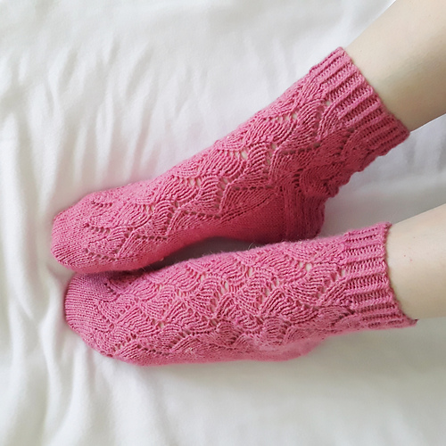 Ravelry: Pink haze socks pattern by Alfinur Kashaeva