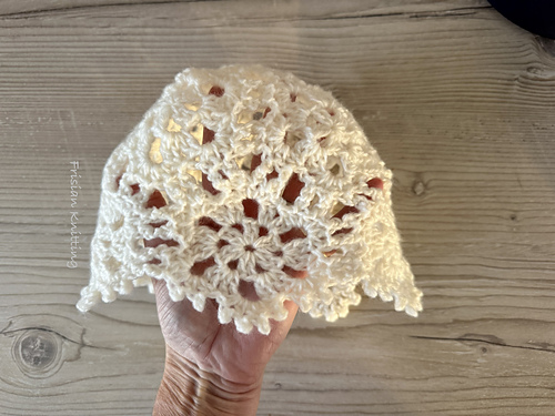 Ravelry: Mesh hat pattern by Frisian Knitting