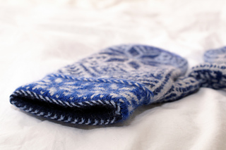 Ravelry: HarvestedHues' Rod's Christmas Mittens