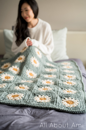 Ravelry: Cozy Days Daisy Blanket pattern by Stephanie Jessica Lau