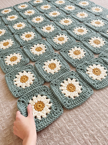 Ravelry: Cozy Days Daisy Blanket pattern by Stephanie Jessica Lau