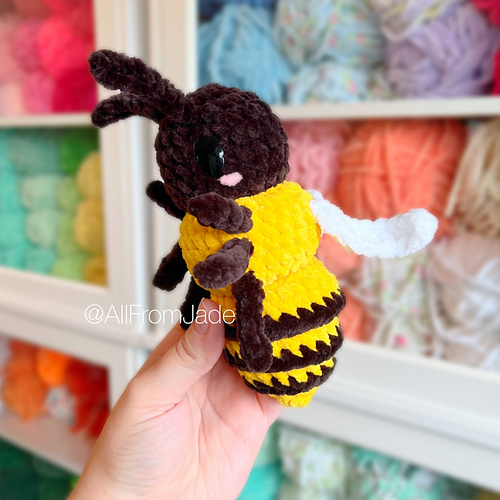 Ravelry: Amanda the Bee & Willow the Wasp pattern by Jade Gauthier-Boutin