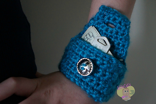 Ravelry: Reflective Wrist Pouch pattern by RaeLynn Orff