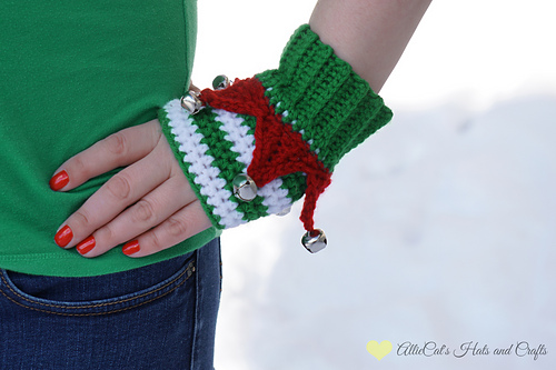 Ravelry: Elf Mitts pattern by RaeLynn Orff