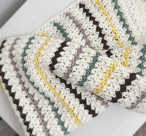 Ravelry: Safari Trails Baby Blanket pattern by Leelee Knits