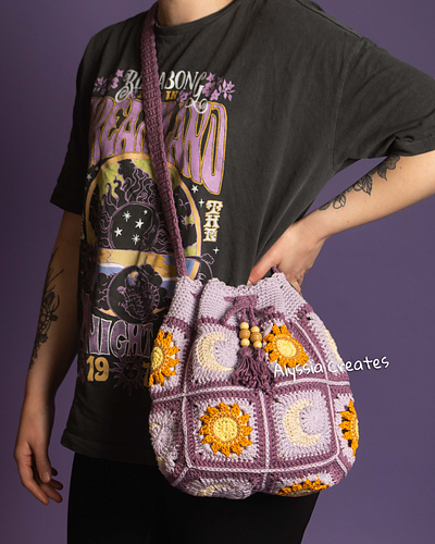 Ravelry: Sun and Moon Crossbody Bag pattern by Alyssia Stacey-Orchard