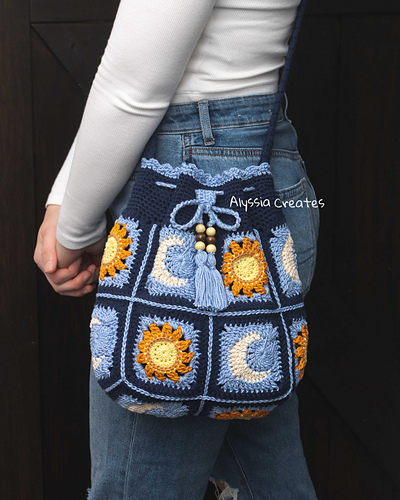 Ravelry: Sun and Moon Crossbody Bag pattern by Alyssia Stacey-Orchard