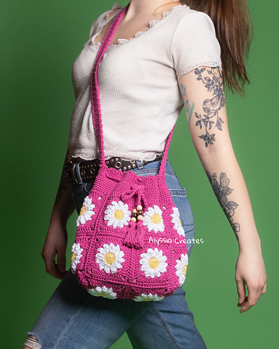 Ravelry: Daisy Drawstring Crossbody Bag pattern by Alyssia Stacey-Orchard