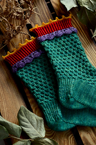 Ravelry: Ariel Socks pattern by "Amanita" Agata Mackiewicz