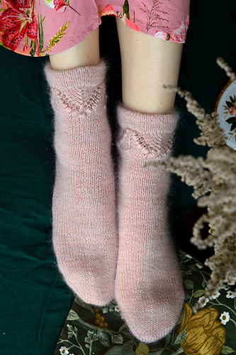 Ravelry: Suave Socks pattern by "Amanita" Agata Mackiewicz