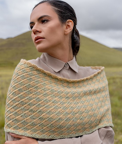 Ravelry: Kiwa Cowl pattern by Sandi Rosner