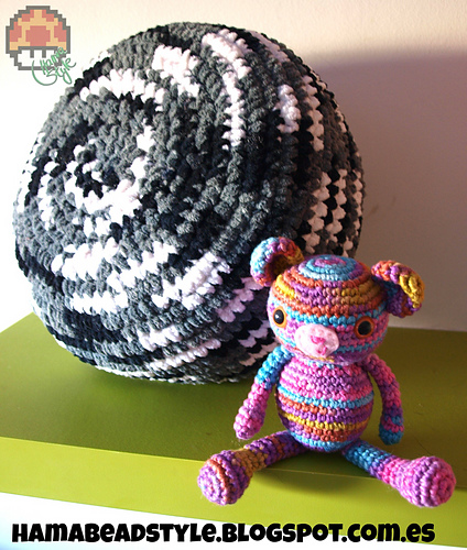 Ravelry: Mini puff / cojín redondo pattern by Marta Ruso (Amarilis108)