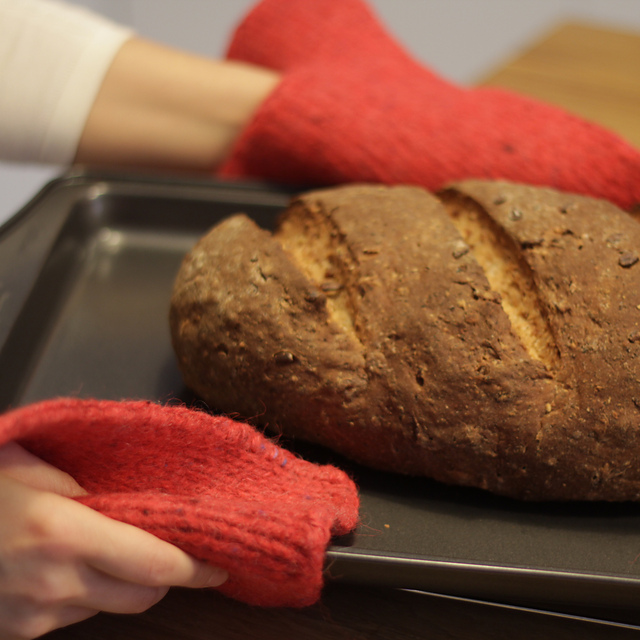 Ravelry: Saturday Bread Bakers Mitts pattern by Gayle Clow