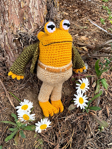 Ravelry: Toad of "Frog and Toad" pattern by Amicocopop