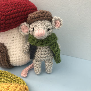 Ravelry: Mouse with a Mushroom House pattern by Amy Gaines