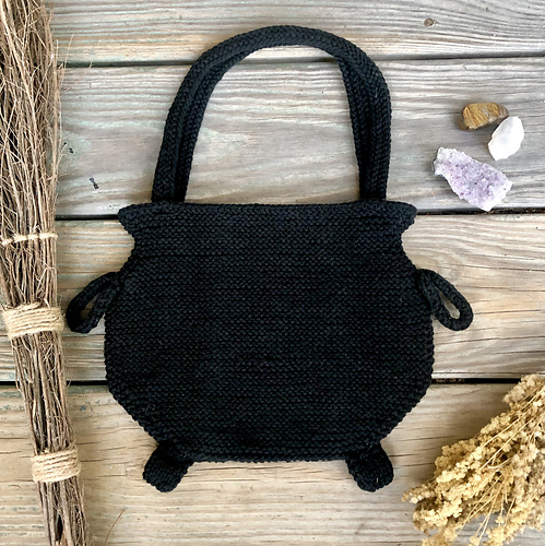 Ravelry: Cauldron Purse pattern by Amy Gaines